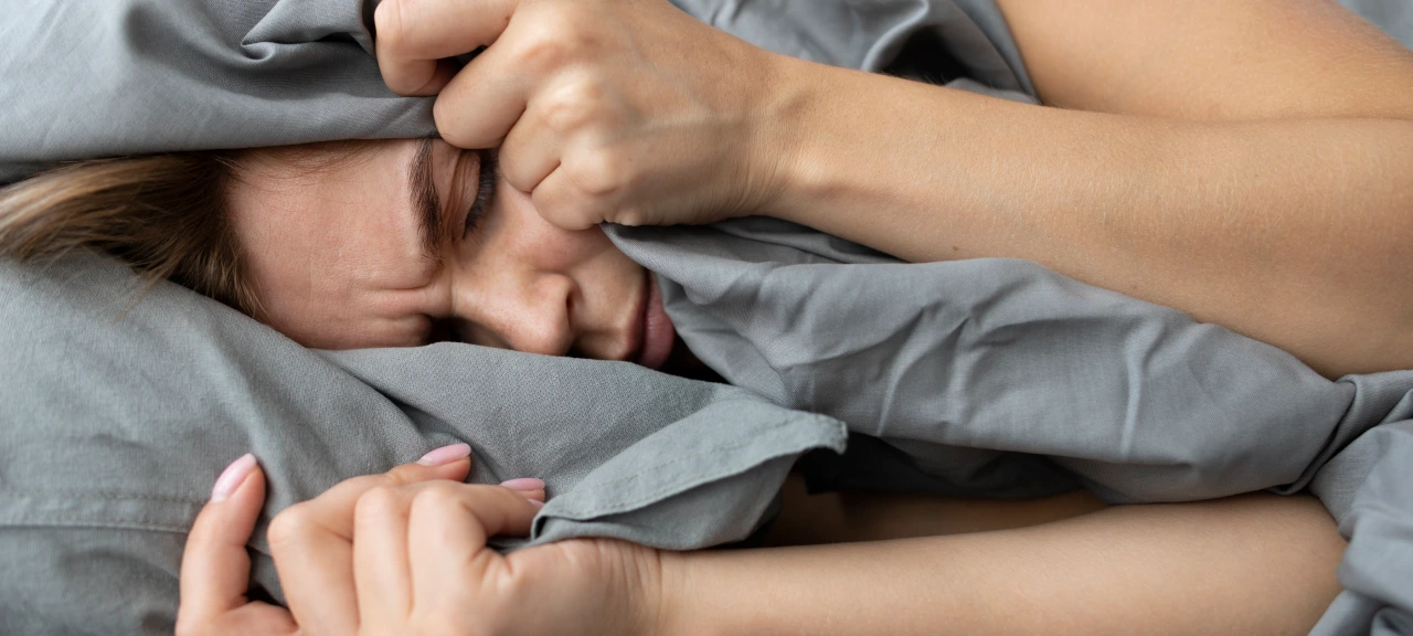 Why Your Brain Becomes Loud the Moment You Try to Sleep - imanpsychotherapy